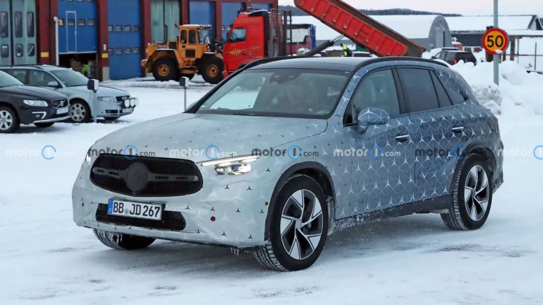 换代奔驰GLC谍照曝光 设计向C级靠拢 动力也用1.5T_搜狐汽车_搜狐网