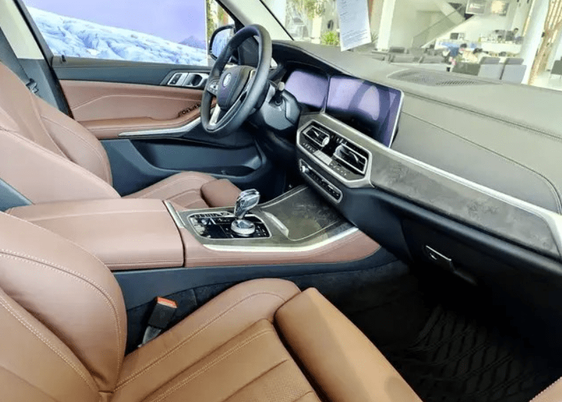 新款宝马X5实拍，造型更威猛，空间升级不输GLE，2.0T+8AT_搜狐汽车_搜狐网