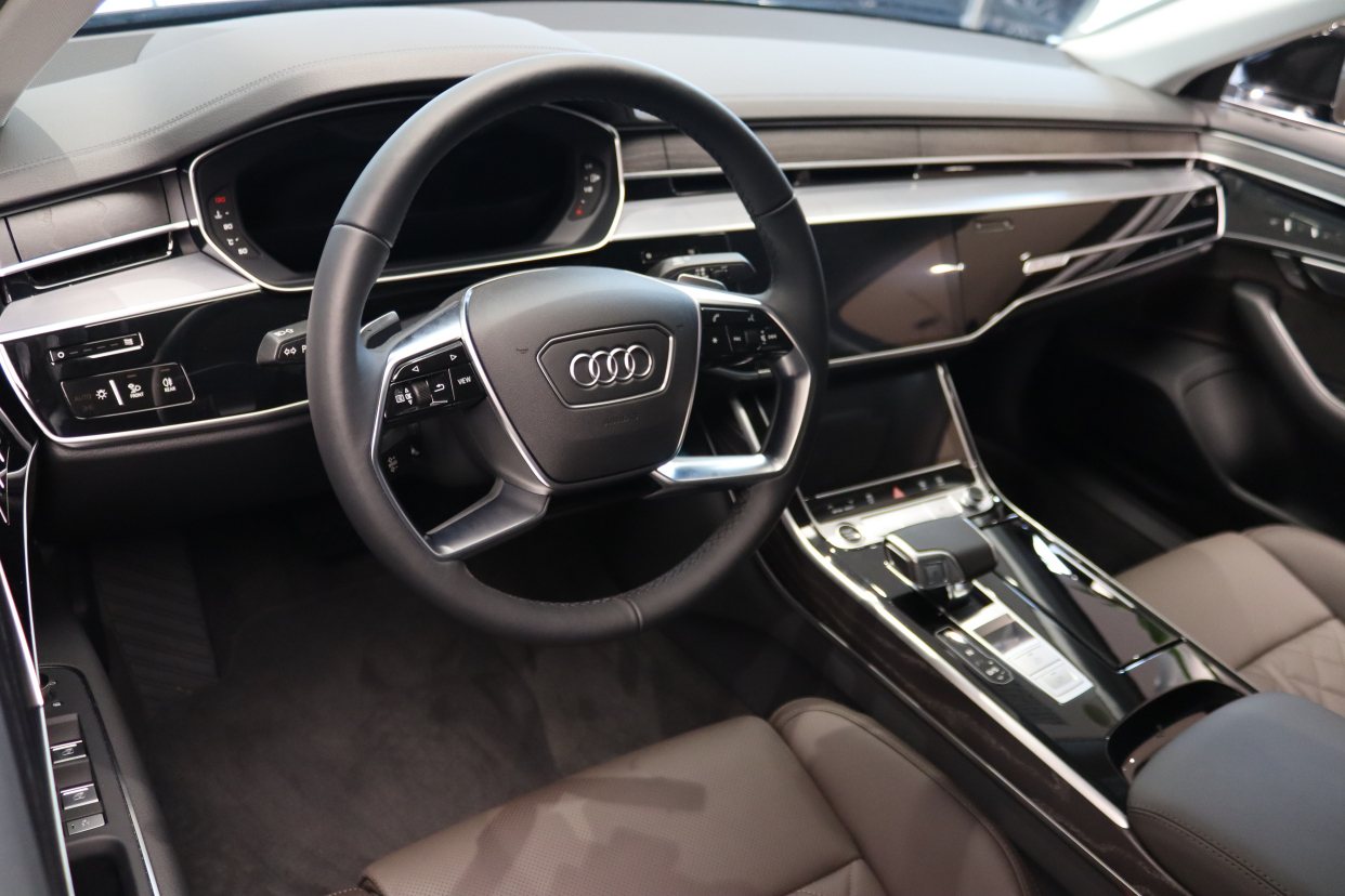 新款奥迪A8实拍，豪华感爆棚，长轴距+四座，高配3.0T+8AT_搜狐汽车_搜狐网