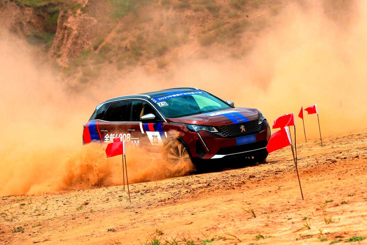 网红坡道标致4008一把过 看下它轻松过弯的秘密_搜狐汽车_搜狐网