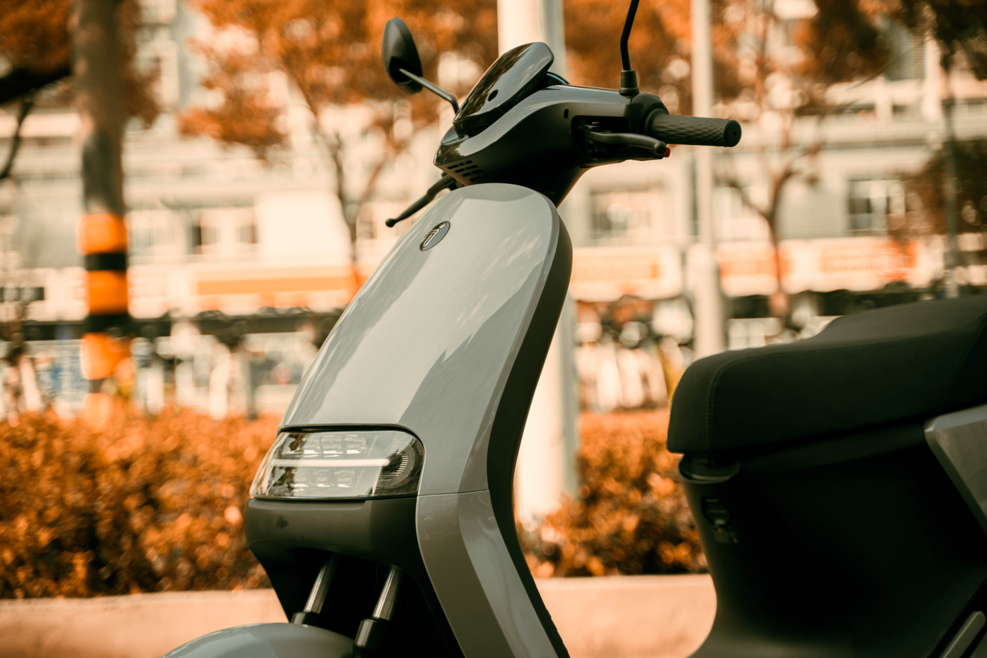 近2.1W的电动摩托车，体验如何？九号E200P MK2测评_搜狐汽车_搜狐网