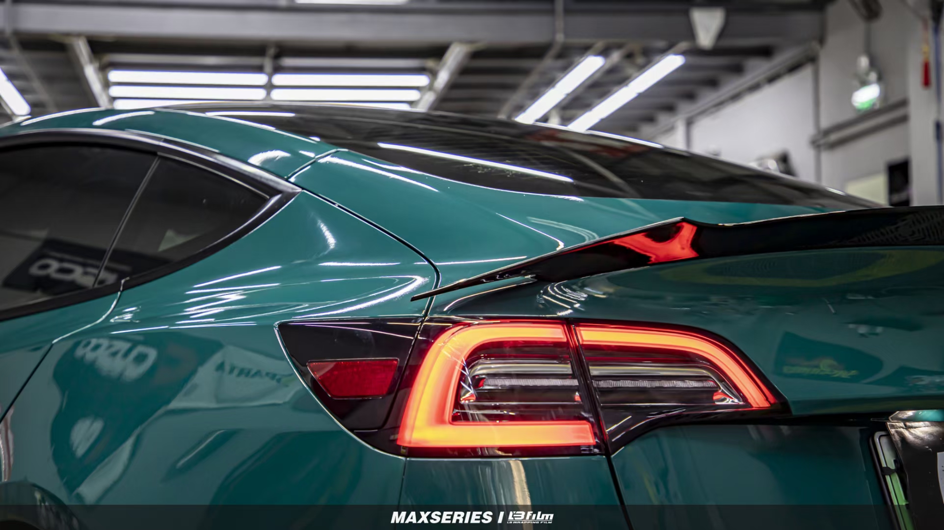 鲜活的颜色,魔性十足，LBFILM特斯拉MODEL 3地狱绿改色膜_搜狐汽车_搜狐网