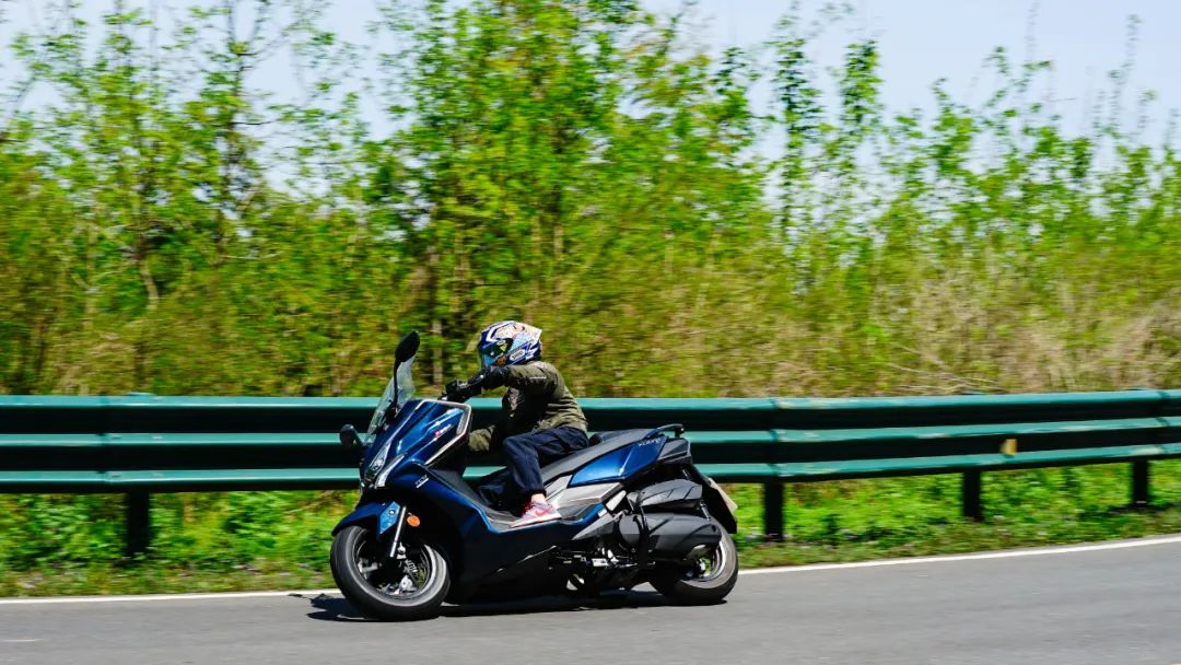 舒适平顺好骑，极限倾角同级最大—29980起光阳S250动态评测_部分_台车_车辆