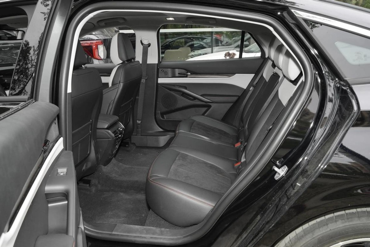 福特终于开窍了，不到16万起，标配2.0T+8AT，蒙迪欧能火吗？_搜狐汽车_搜狐网