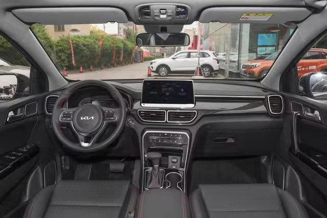 详解起亚KX5空间宽敞，配置丰富，搭载2.0L发动机+6AT变速箱_搜狐汽车_搜狐网