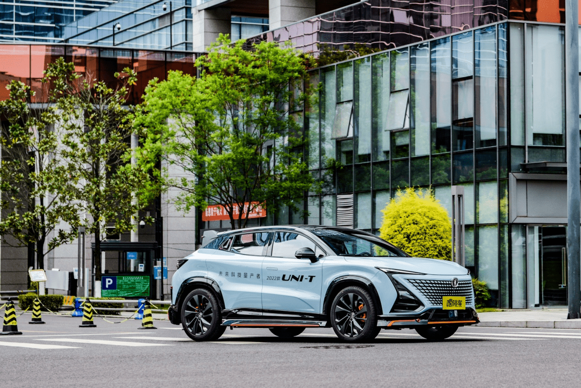 始于颜值，忠于动力！这款自带改装属性的2.0T UNI-T就是不一样 | 乐惠车