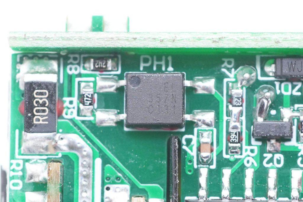 内置英集芯IP2726快充协议芯片，倍仕达33W双口快充充电器拆解_功率_小板_模块