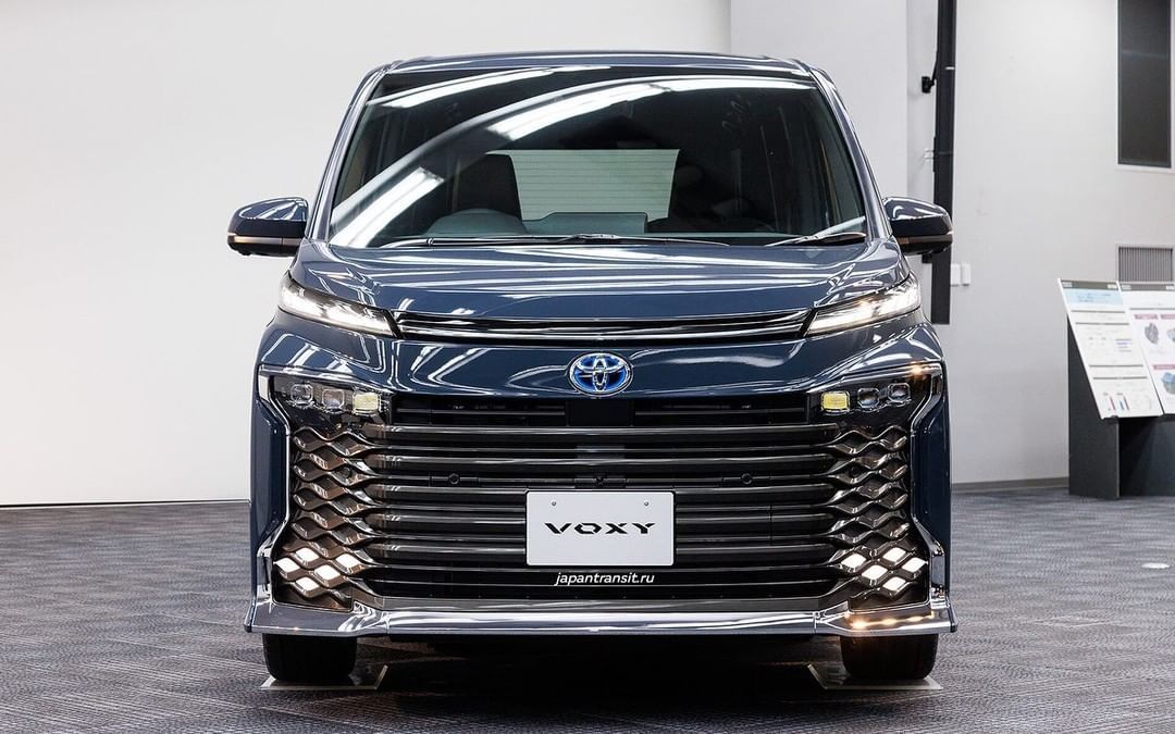 丰田VOXY配置曝光，实用又霸气，2.0引擎+侧滑门，预售15-17万_搜狐汽车_搜狐网