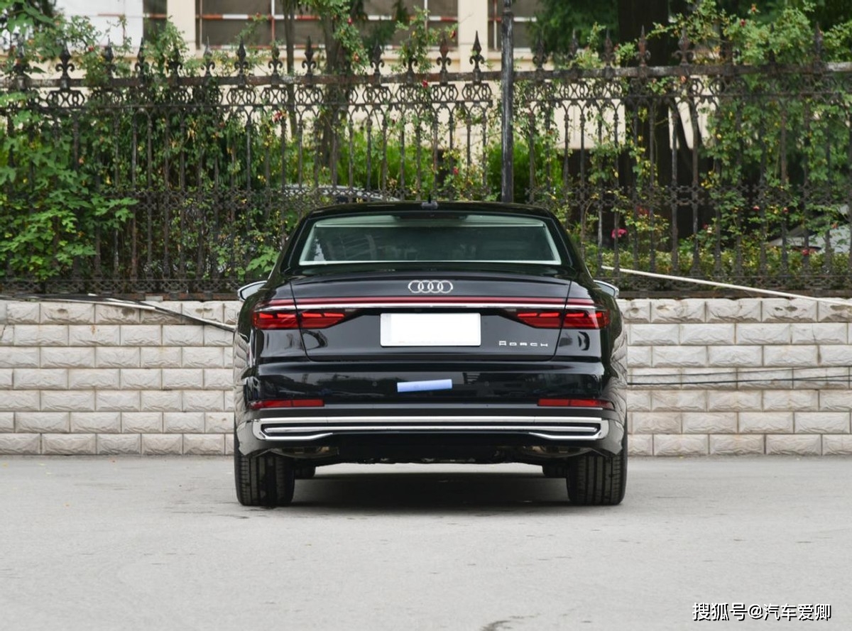 “迈巴赫”版奥迪A8，车长5450mm，大饼式轮毂，后排奢华配4座_搜狐汽车_搜狐网