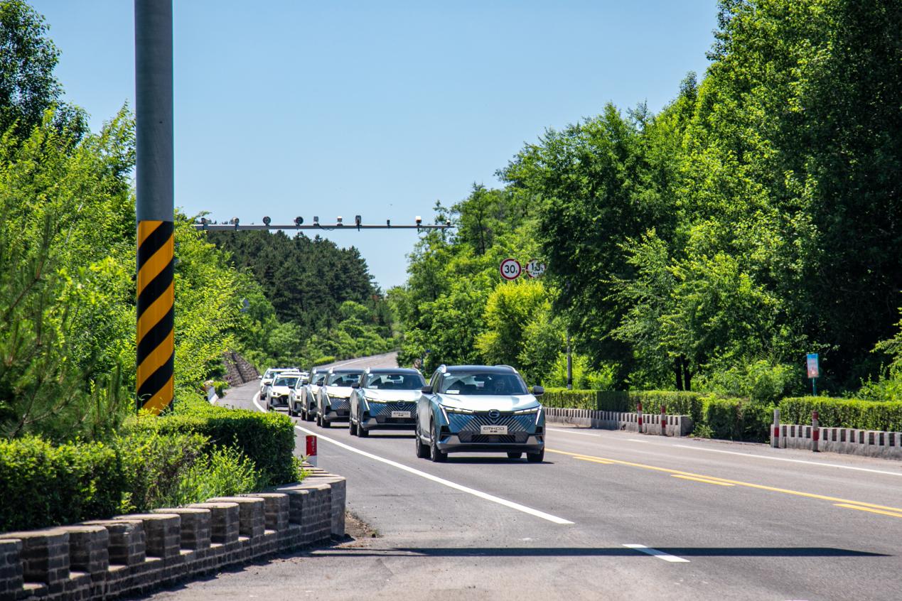 传祺钜浪混动GMC2.0极限首测，一箱油最长跑1711km，百公里油耗3.2L_搜狐汽车_搜狐网