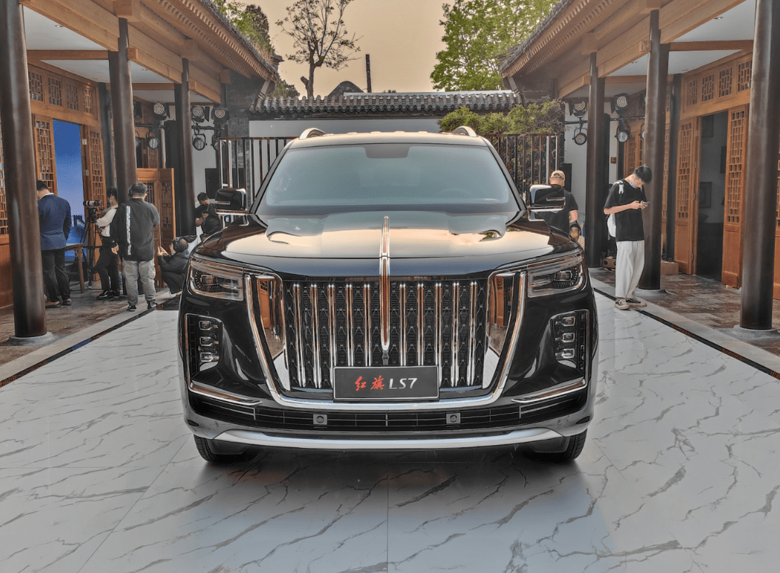 气场强大不输揽胜，红旗牌“库里南”曝光，4.0T+8AT+四驱，真霸气_搜狐汽车_搜狐网