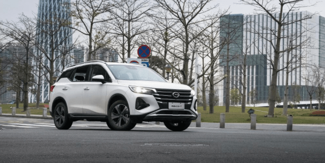 长安第二代CS55 PLUS对比传祺GS4，年轻人钟爱的两款车该怎么选_搜狐汽车_搜狐网