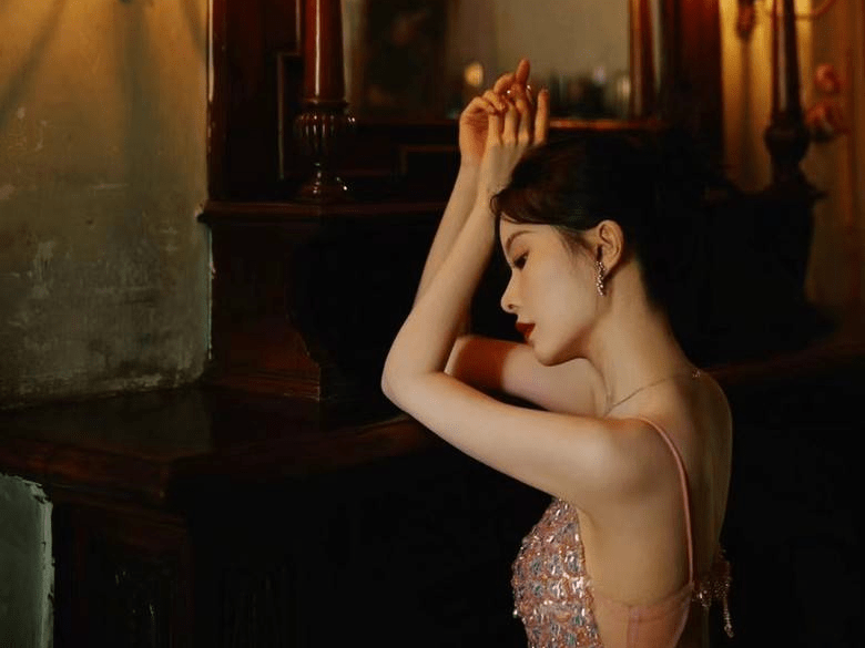 陈卓璇GQLAB时尚大片 携秋日晚风游艺术之境-搜狐大视野-搜狐新闻