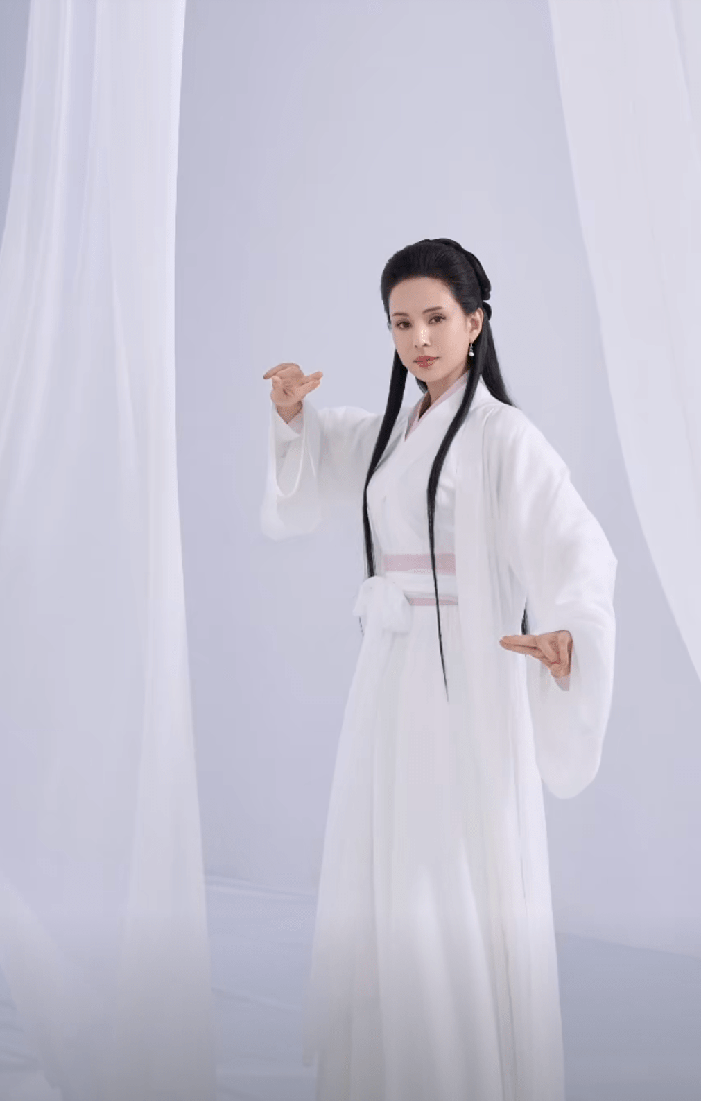 李若彤时隔27年再扮小龙女 身段柔软依然仙气飘飘-搜狐大视野-搜狐新闻