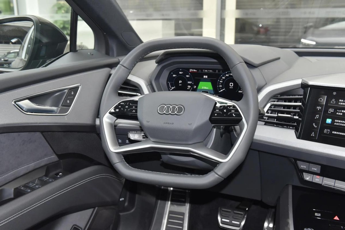 上汽奥迪Q5 e-tron是品质纯电SUV，45万买到高配，比EQC香多了_搜狐汽车_搜狐网