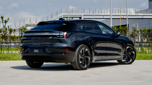 开1年贬值5万，升级了芯片的二手极氪001，还值25万吗？_搜狐汽车_搜狐网