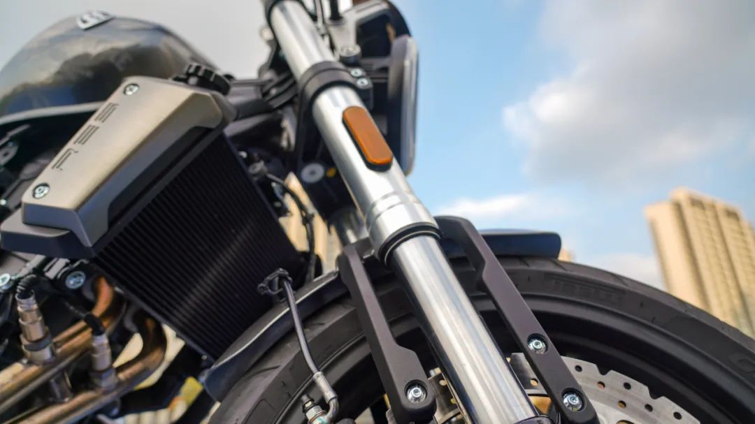 更强的性能复古—3.68万赛科龙RE560静态评测_搜狐汽车_搜狐网