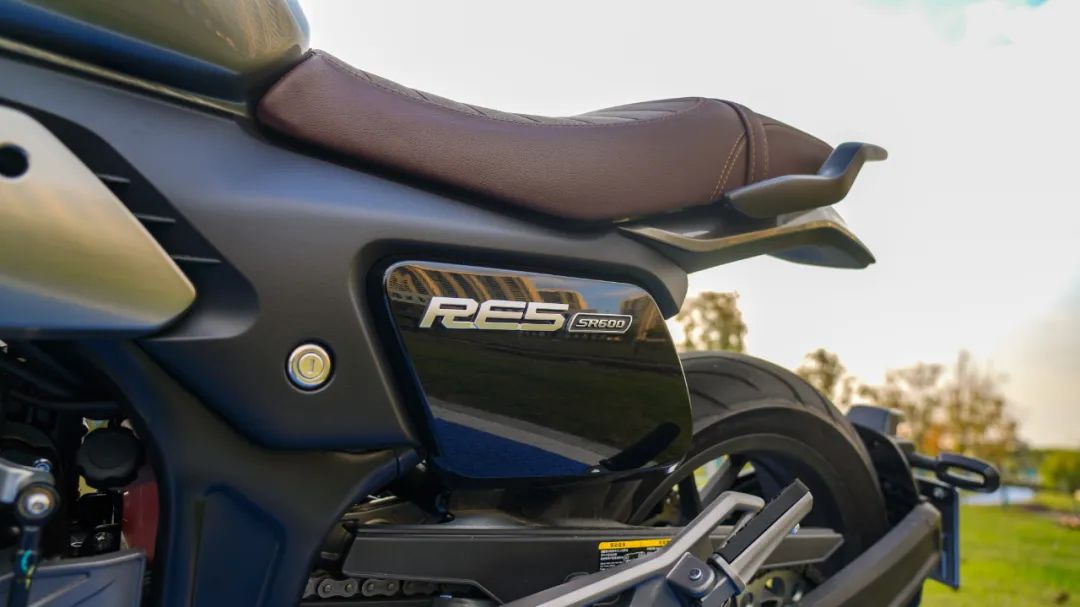 更强的性能复古—3.68万赛科龙RE560静态评测_搜狐汽车_搜狐网