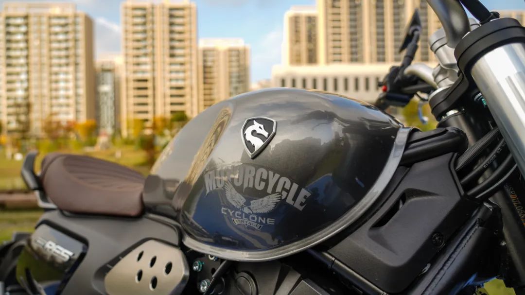 更强的性能复古—3.68万赛科龙RE560静态评测_搜狐汽车_搜狐网