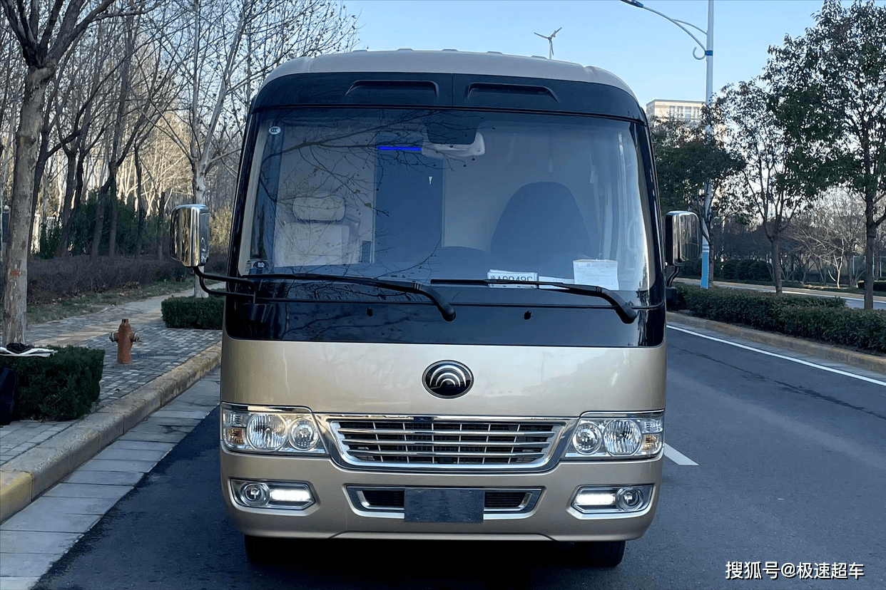 宇通T7实车亮相！3.5T引擎+10AT，竞争丰田考斯特，售价曝光_搜狐汽车_搜狐网