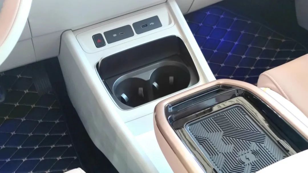 零百6.9秒+华为鸿蒙OS加持！几何G6/M6南区上市引波澜_搜狐汽车_搜狐网