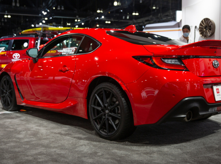 预算35万买跑车？丰田GR86纪念版对比斯巴鲁BRZ_搜狐汽车_搜狐网