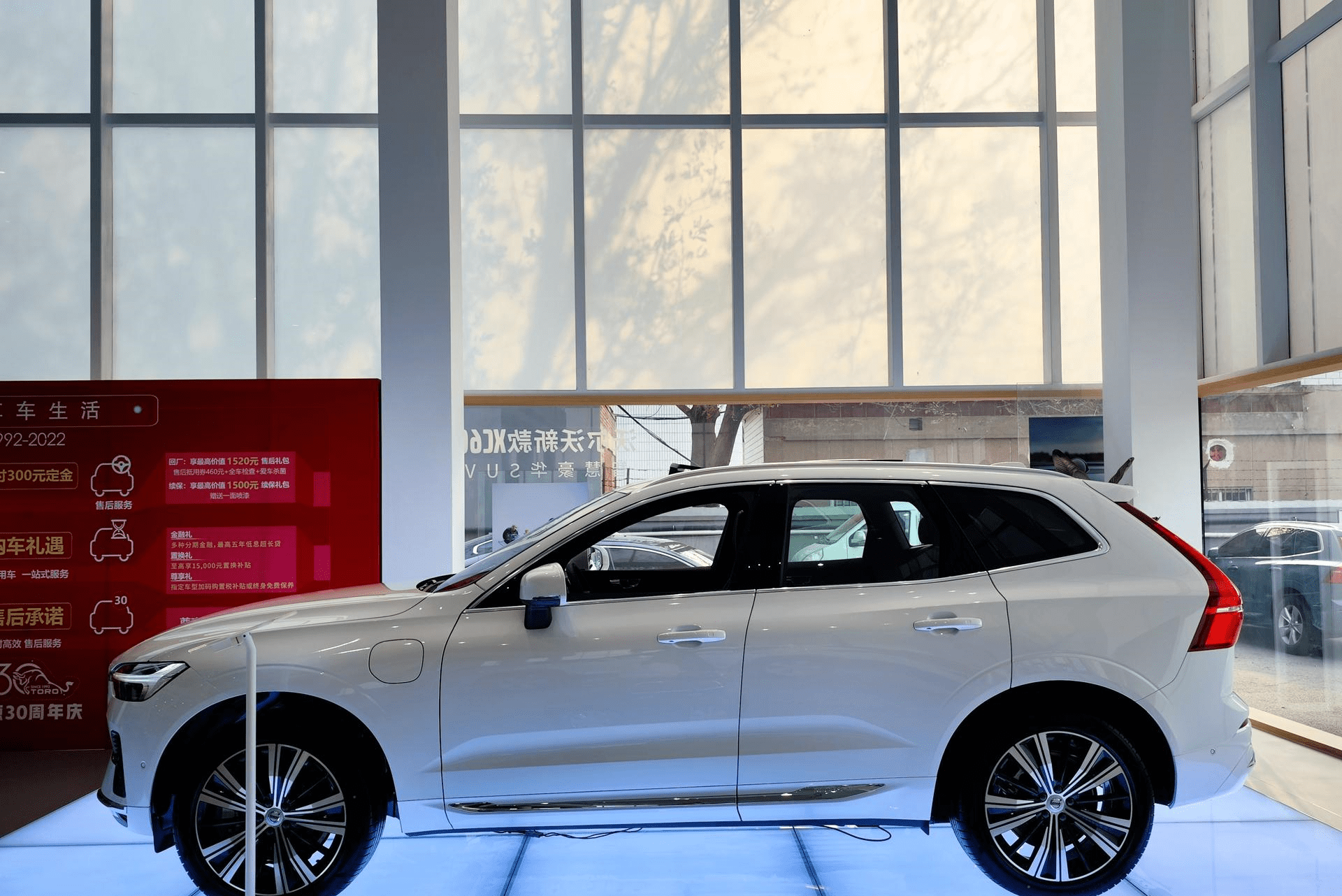 纯电动续航64km 实拍沃尔沃XC60插混版 5秒破百_搜狐汽车_搜狐网