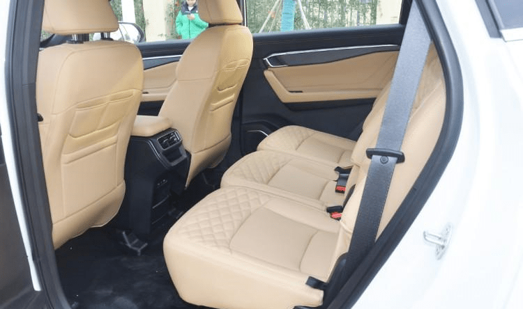 吉利最大的SUV，2.0T+七座，豪越L除了大还有什么？_搜狐汽车_搜狐网