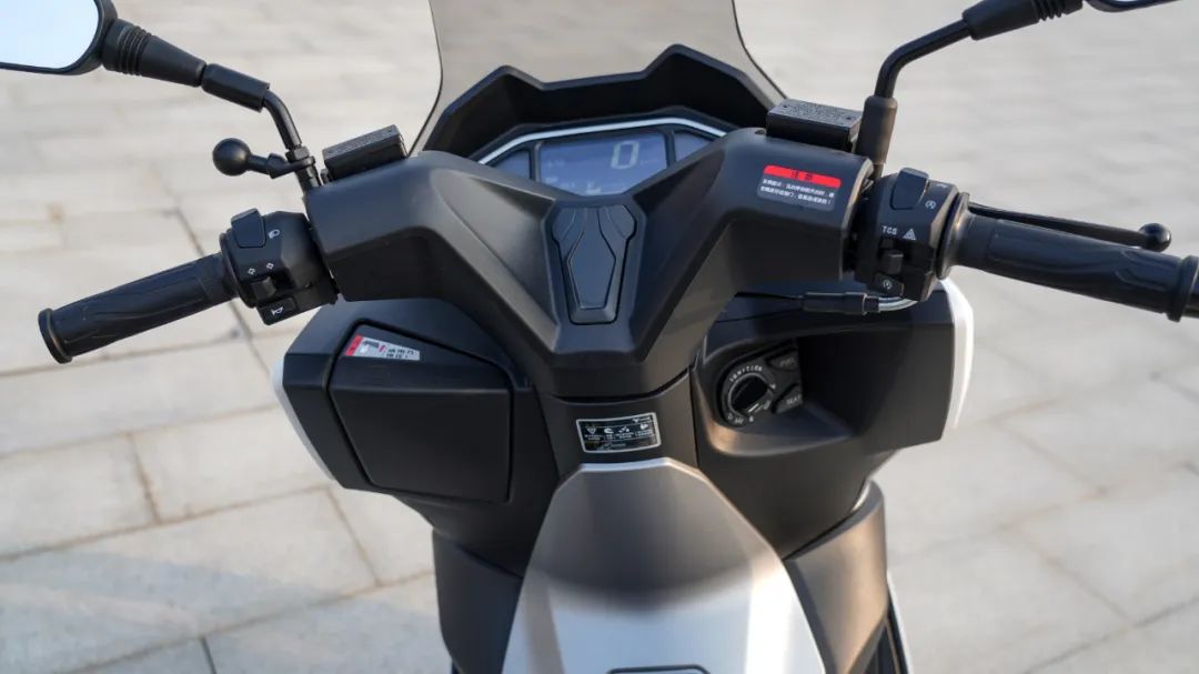 优点突出，略有瑕疵的卷王-15980元无极SR150GT摩智测评_搜狐汽车_搜狐网