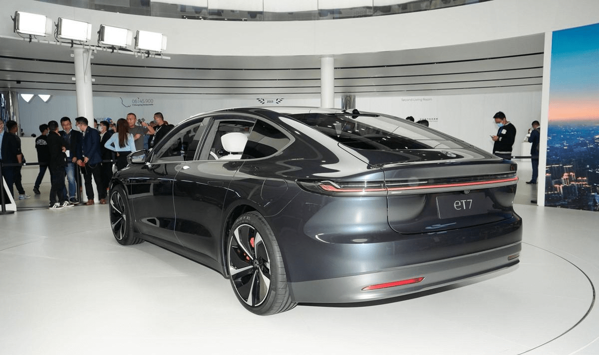 支持五种驾驶模式，轴距达到3060毫米，体验中大型轿车蔚来ET7_搜狐汽车_搜狐网