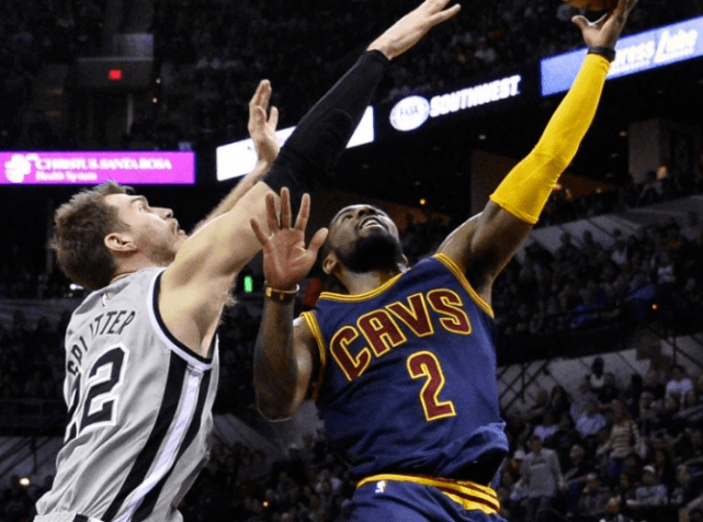 仙风道骨！欧文正式亮相达拉斯，穿回2号战袍首秀已定_独行侠_球衣_莫里斯