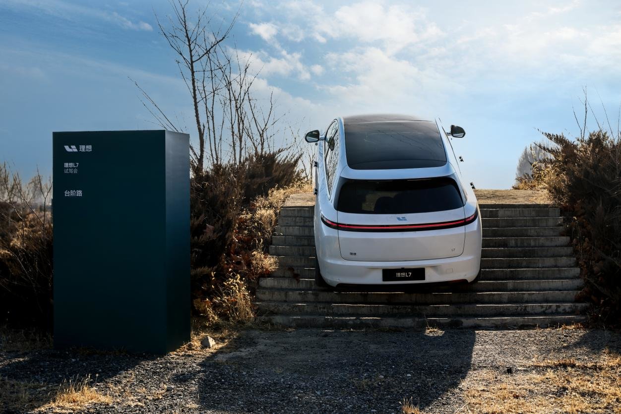 试驾理想L7：全尺寸大于奔驰GLE、宝马x5l_搜狐汽车_搜狐网