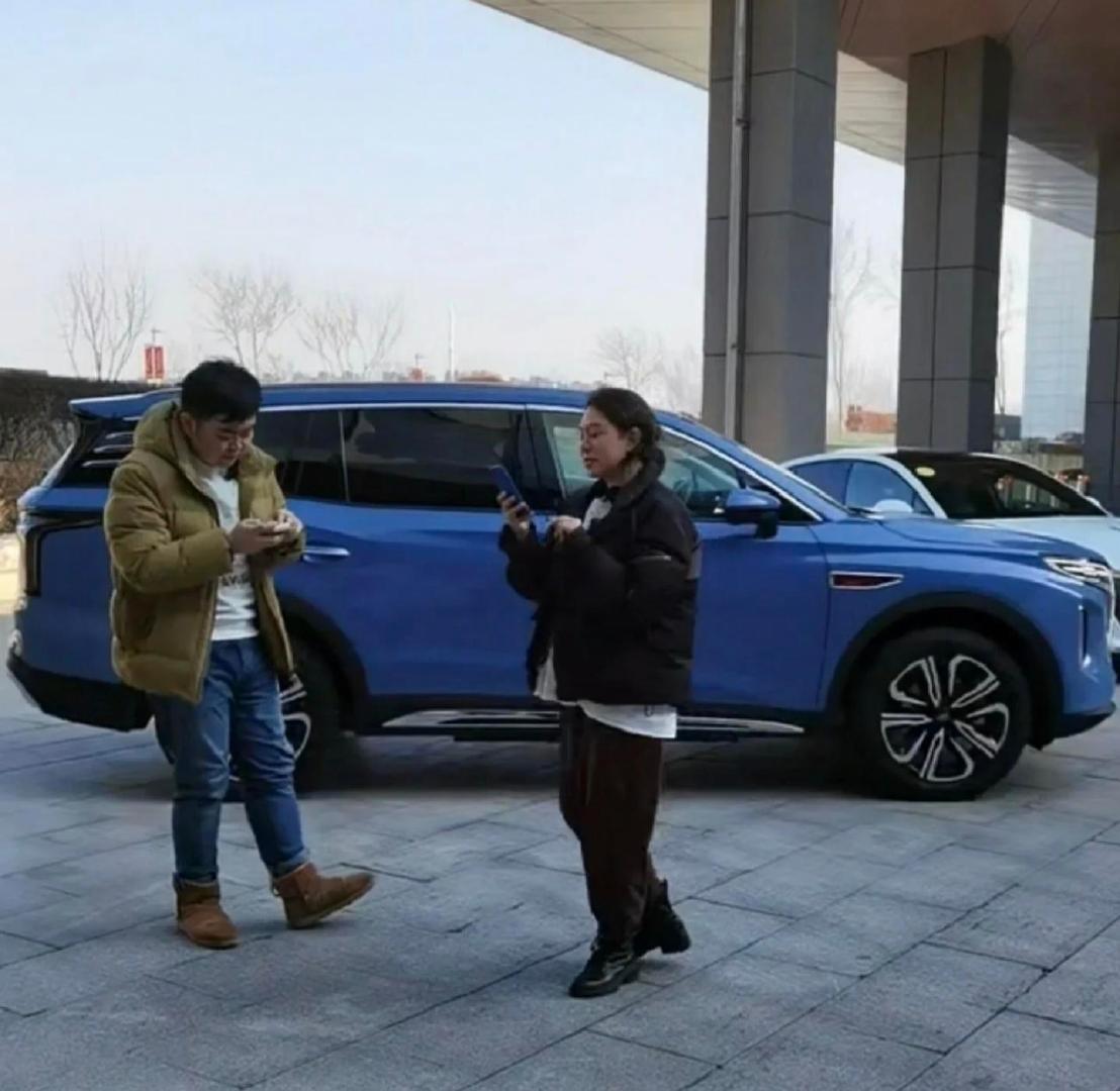 5/6/7座可选 红旗HS6实车曝光 搭载2.0T发动机_搜狐汽车_搜狐网