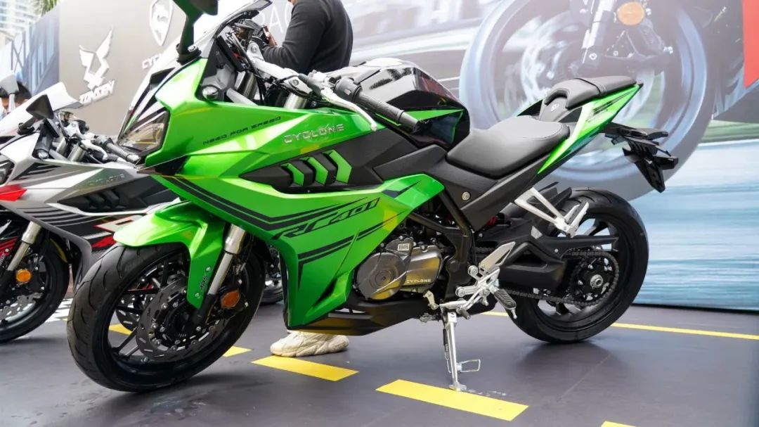 31980元的赛科龙RC401赛道版多项硬核升级，对标竞品有何优劣？_搜狐汽车_搜狐网