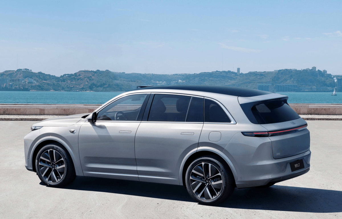 理想L7进度更新，加入白色车漆，提速比X5 40i更快！_搜狐汽车_搜狐网