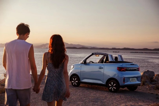 五菱宏光miniev敞篷版，让普通人10万圆敞篷梦_搜狐汽车_搜狐网