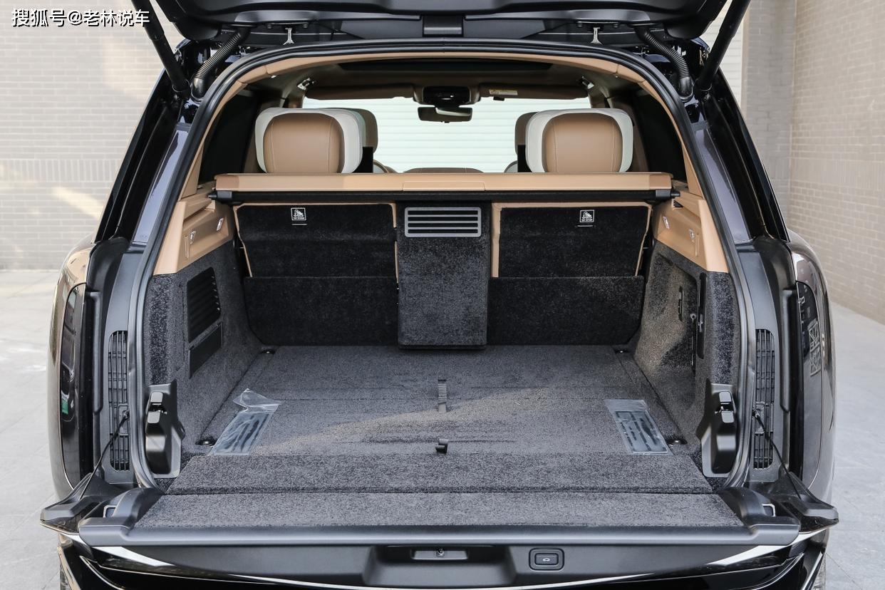 配4.4T+8AT，530马力，4.6秒破百，比奔驰GLS更霸气，有钱人最爱_搜狐汽车_搜狐网