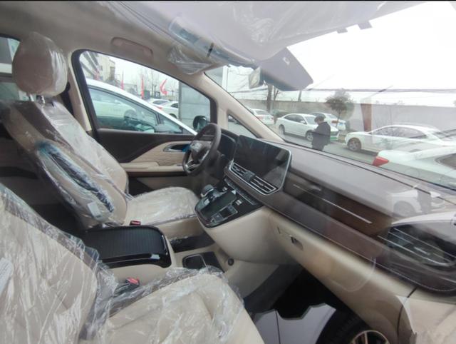 奔腾M9到店实车：与红旗HQ9同平台/搭2.0T+8AT！对标传祺M8？_搜狐汽车_搜狐网