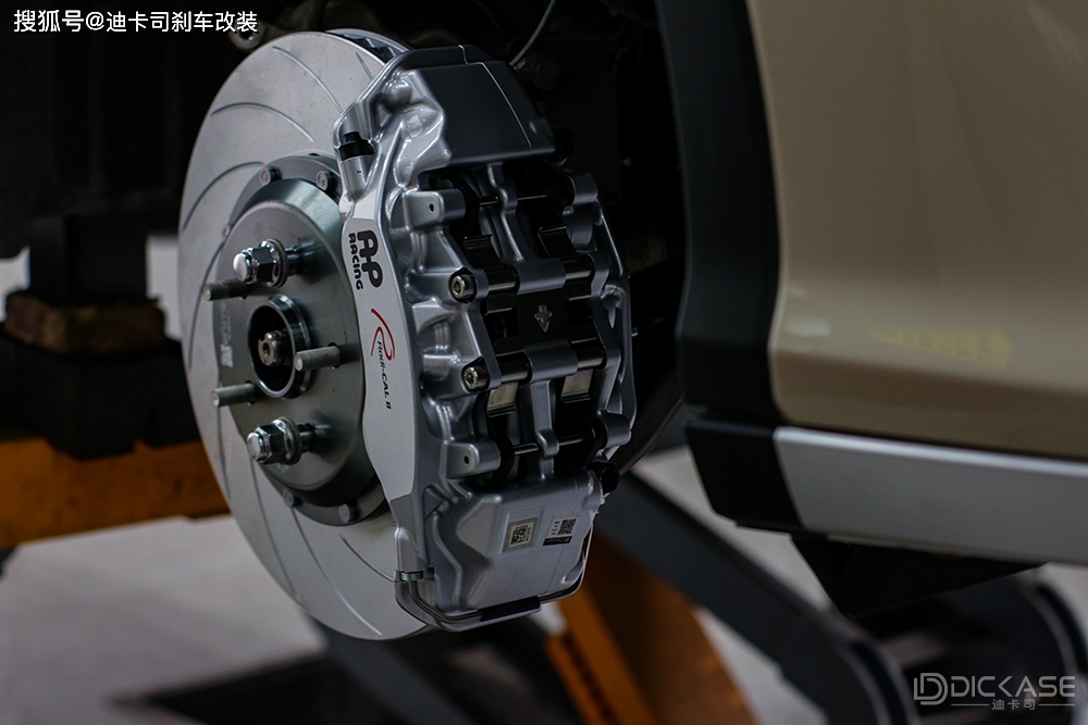 迪卡司改装案例——雷克萨斯RX450H升级AP-racing-9560大六活塞卡钳套装_搜狐汽车_搜狐网