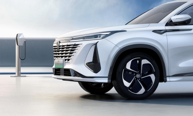 百公里油耗低至0.9L “国民SUV”CS75 PLUS也“带电”了！_搜狐汽车_搜狐网
