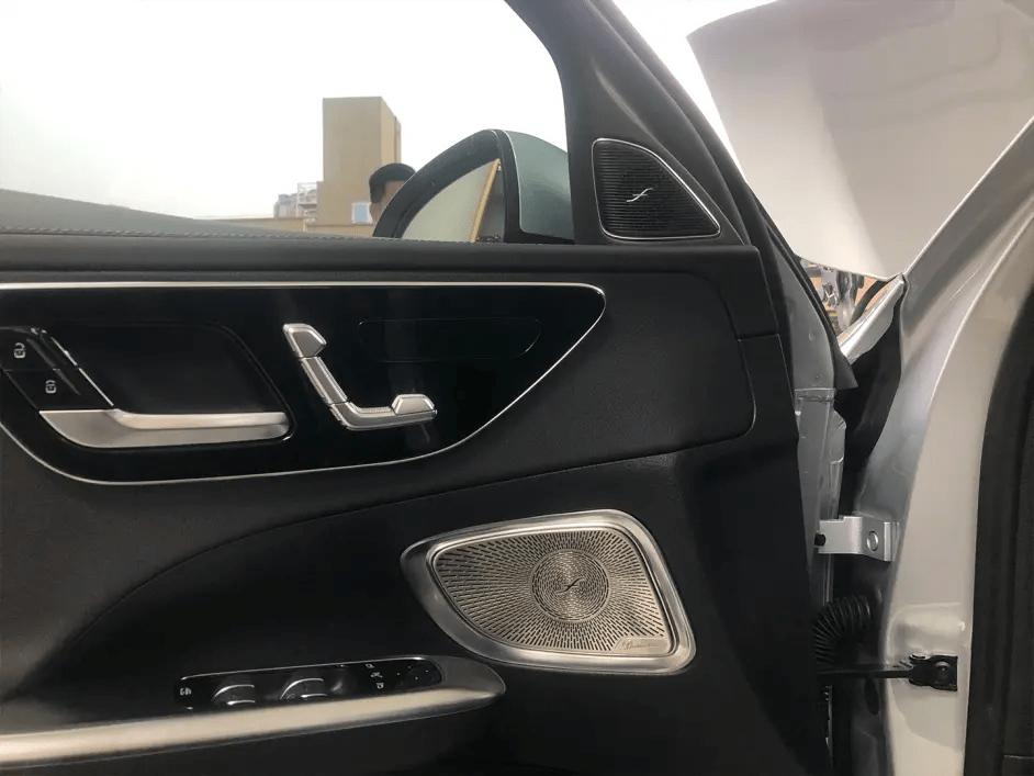 22款23款奔驰C260升级原厂柏林之声音响，15个扬声器舒缓心情_搜狐汽车_搜狐网