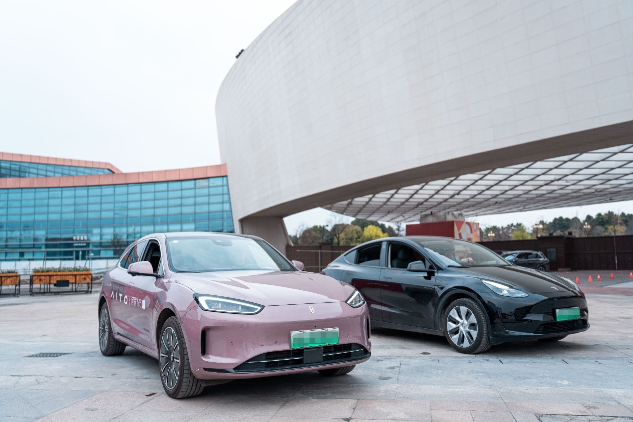 2023成都春季车展，30万级纯电： HUAWEI问界M5 EV对比Model Y谁更有优势？_搜狐汽车_搜狐网