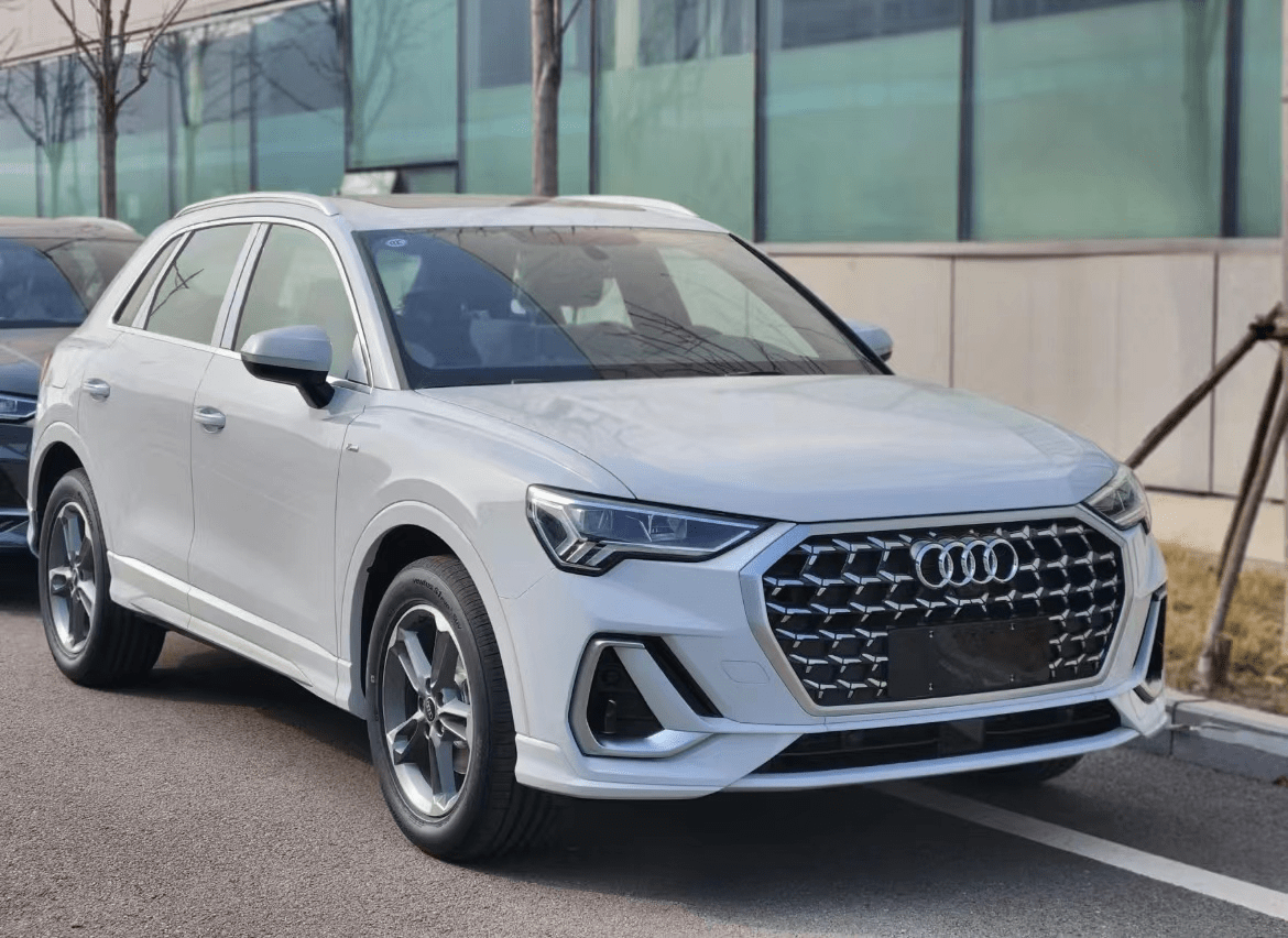 新款奥迪Q3实车现身，“撞脸”Q6，换球头挡把，1.5T取代1.4T_搜狐汽车_搜狐网