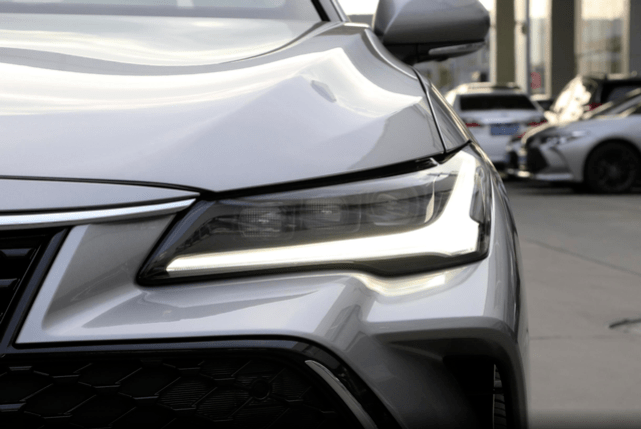 配2.5L+8AT，车长4990mm，优惠3万的亚洲龙，还可以再等等？_搜狐汽车_搜狐网