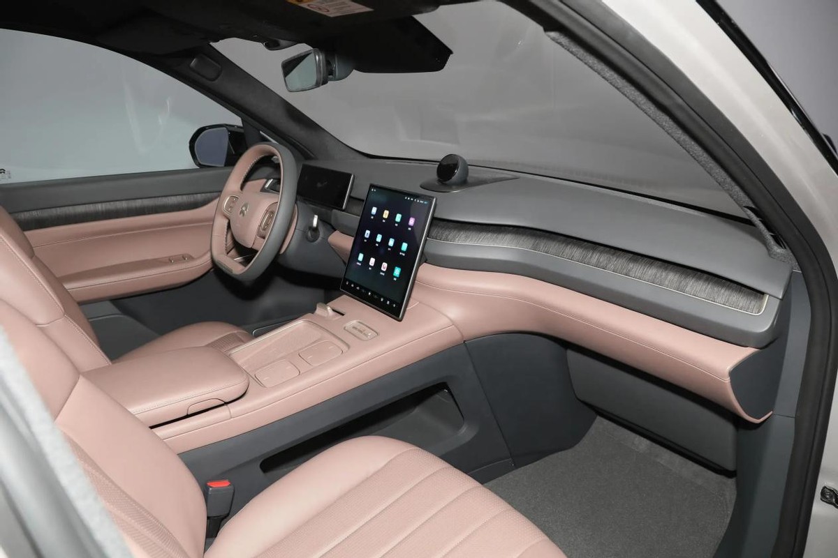 60万级豪华SUV之争！蔚来ES8行政版和宝马X5 30Li尊享型，该选谁？_搜狐汽车_搜狐网