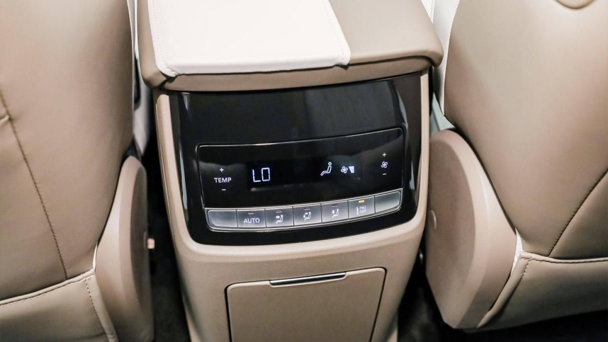 标配47英寸屏幕的6座SUV！荣威RX9你会怎么选？_搜狐汽车_搜狐网