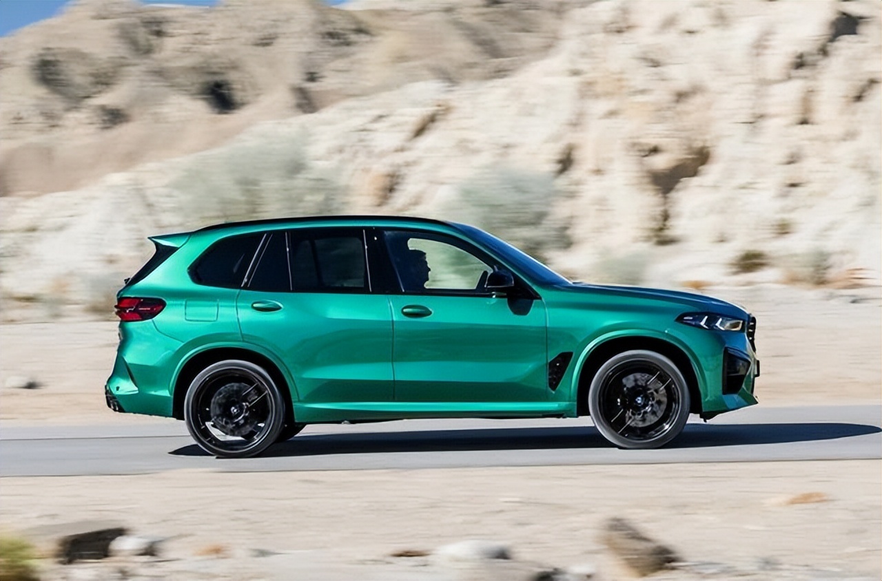 新宝马X5 M实车海外曝光，4.4T V8带电，双联屏，或三季度引入国内_搜狐汽车_搜狐网