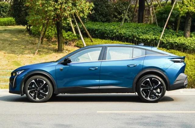 14.57万起，全系1.6T+8AT！法系B级“小卷王”？标致408X开启预售_搜狐汽车_搜狐网