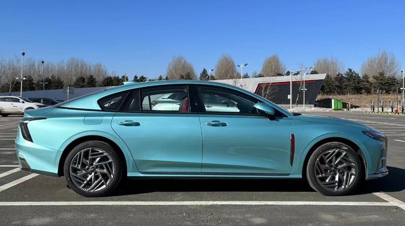 红旗新轿跑H6再度露面，酷炫颜值，轴距2米92，带252马力+爱信8AT_搜狐汽车_搜狐网