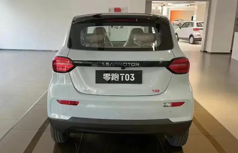 2023款零跑T03到店，整体配色更为时尚，5.99万起_搜狐汽车_搜狐网